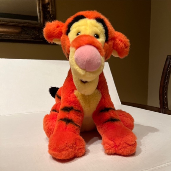 Disney | Toys | Vintage Tigger Plush Sitting Winnie The Pooh Disney ...